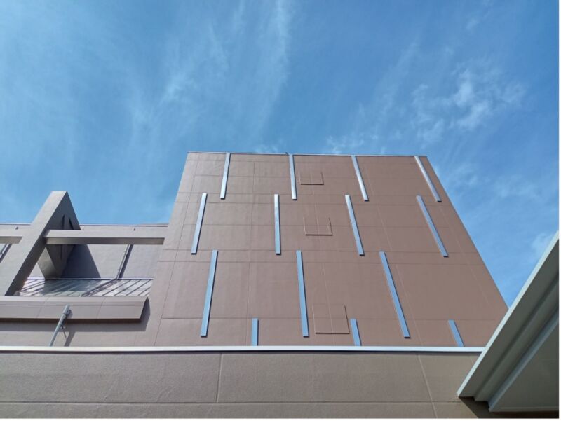 Metal panel with high corrosion resistance and strength, expressed in ...