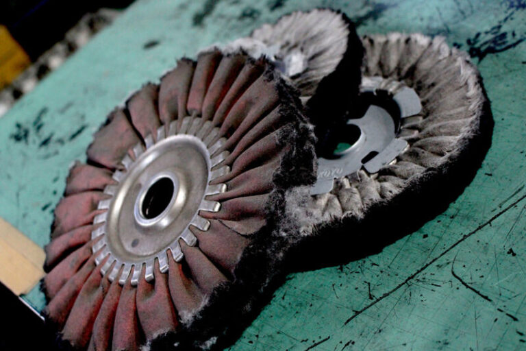 ステンレス研磨 手動バフ加工について | デザイン金属ライブラリ produced by MAKO